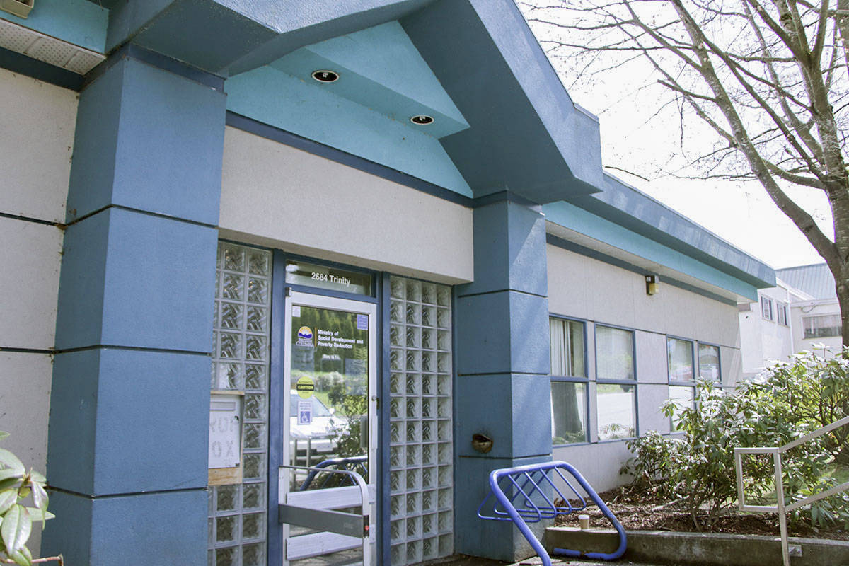 B.C. welfare office criticized for leaving clients waiting outside in ...